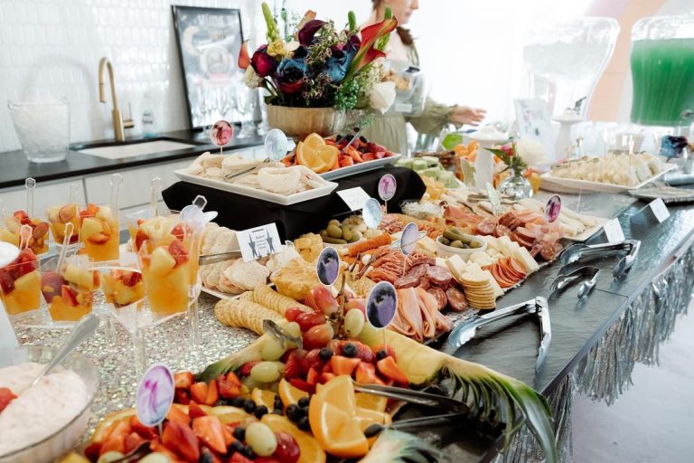 How to Calculate the Right Amount of Catering Based on Guest Count